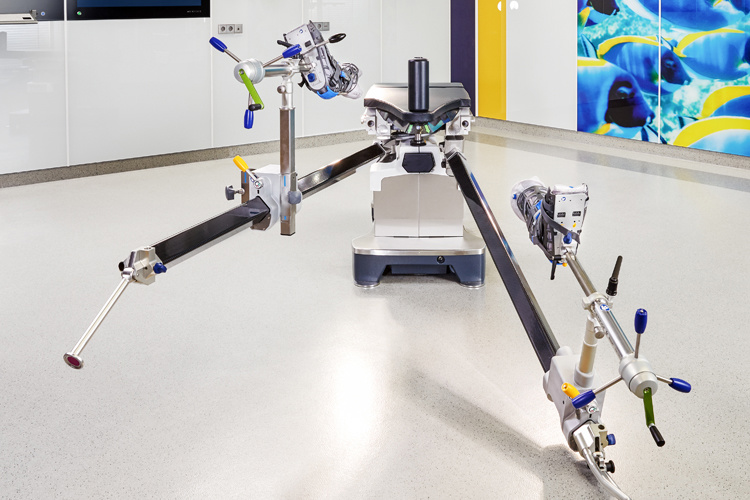 Table d’opération Maquet Yuno II : pour des interventions orthopédiques facilitées - Getinge