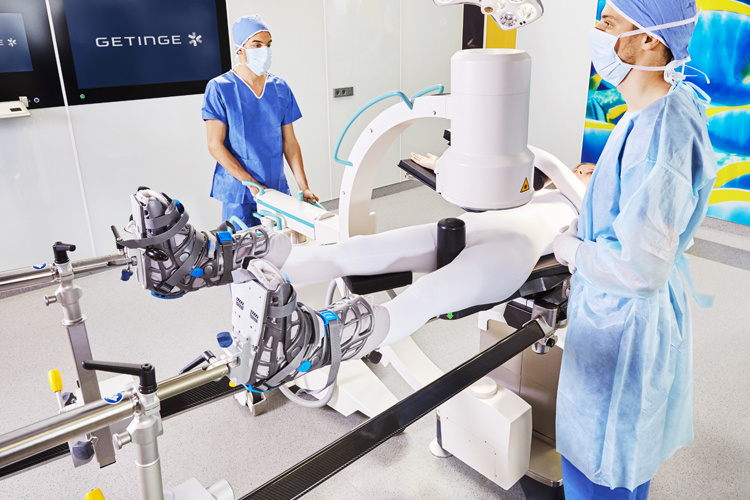 Mesa quirúgica Maquet Yuno II: facilita sus procedimientos ortopédicos ...